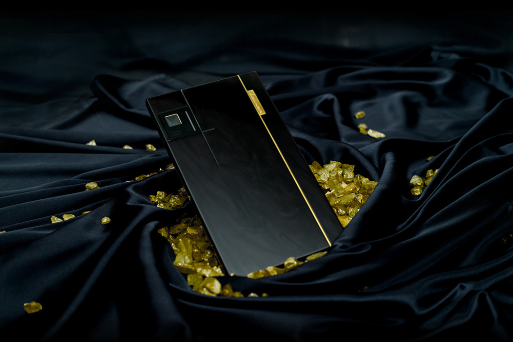 Kaso is a Beautiful Luxury Phone Made of Gold and Satin - Concept Phones