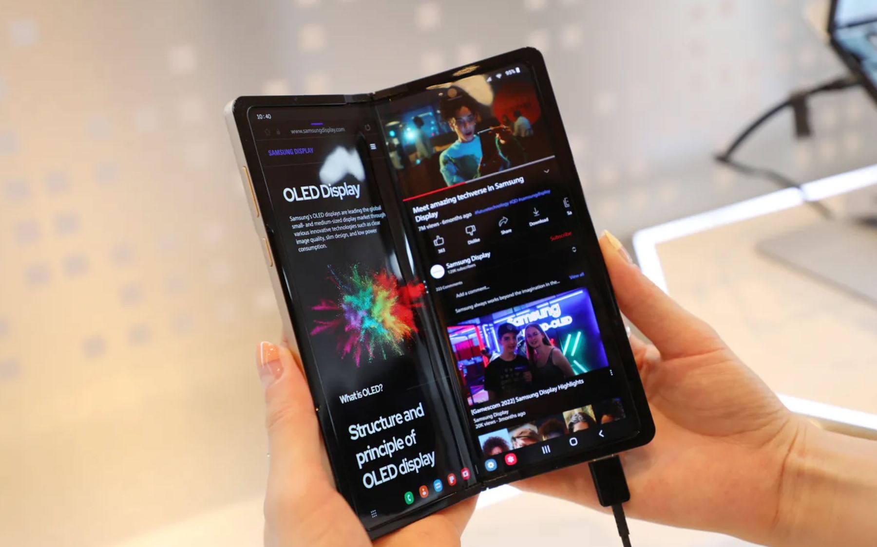 Samsung Showcases 360 Degree Foldable Screen Phone and New Hinge