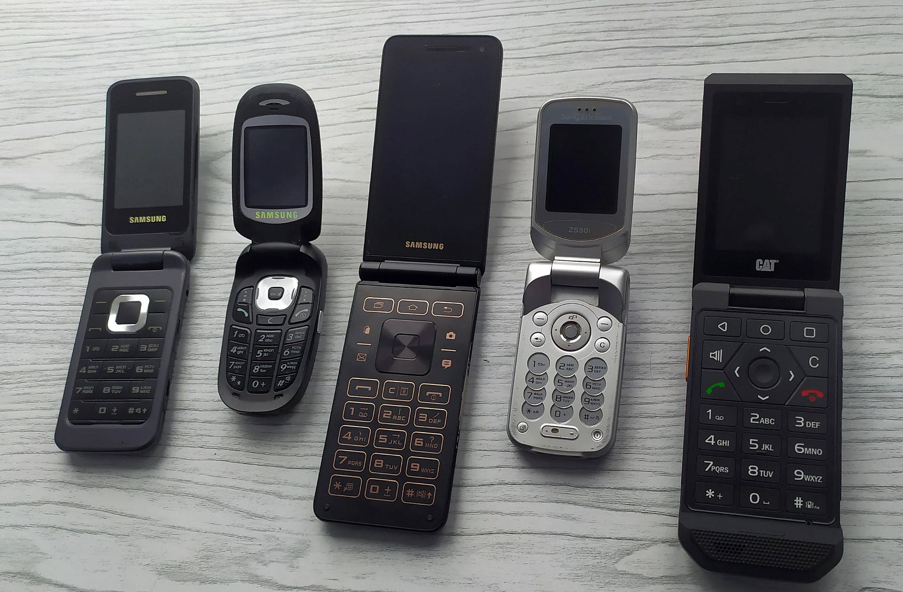Will Flip Phones Make a Full Comeback?